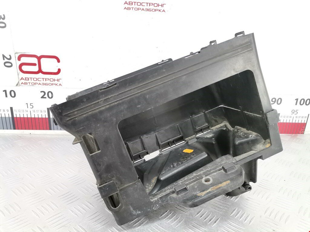 Крепление (корпус) аккумулятора Seat Ibiza 3 6R0915331C арт. 1700095