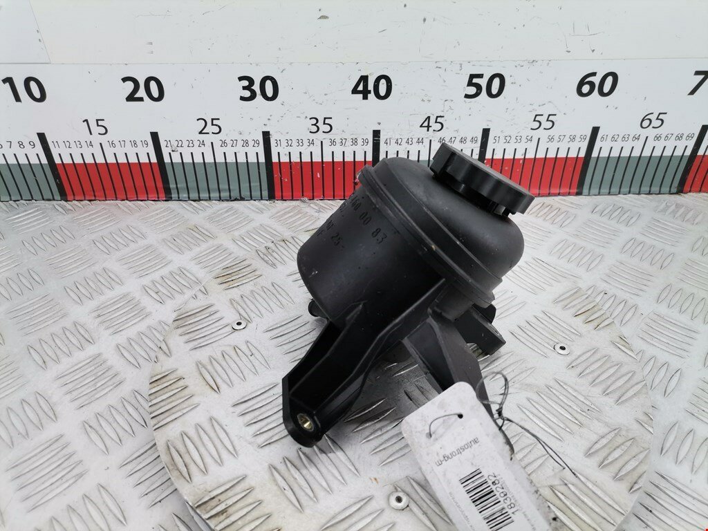 Бачок гидроусилителя Mercedes C-Class (W203) A2034600083 арт. 1839282