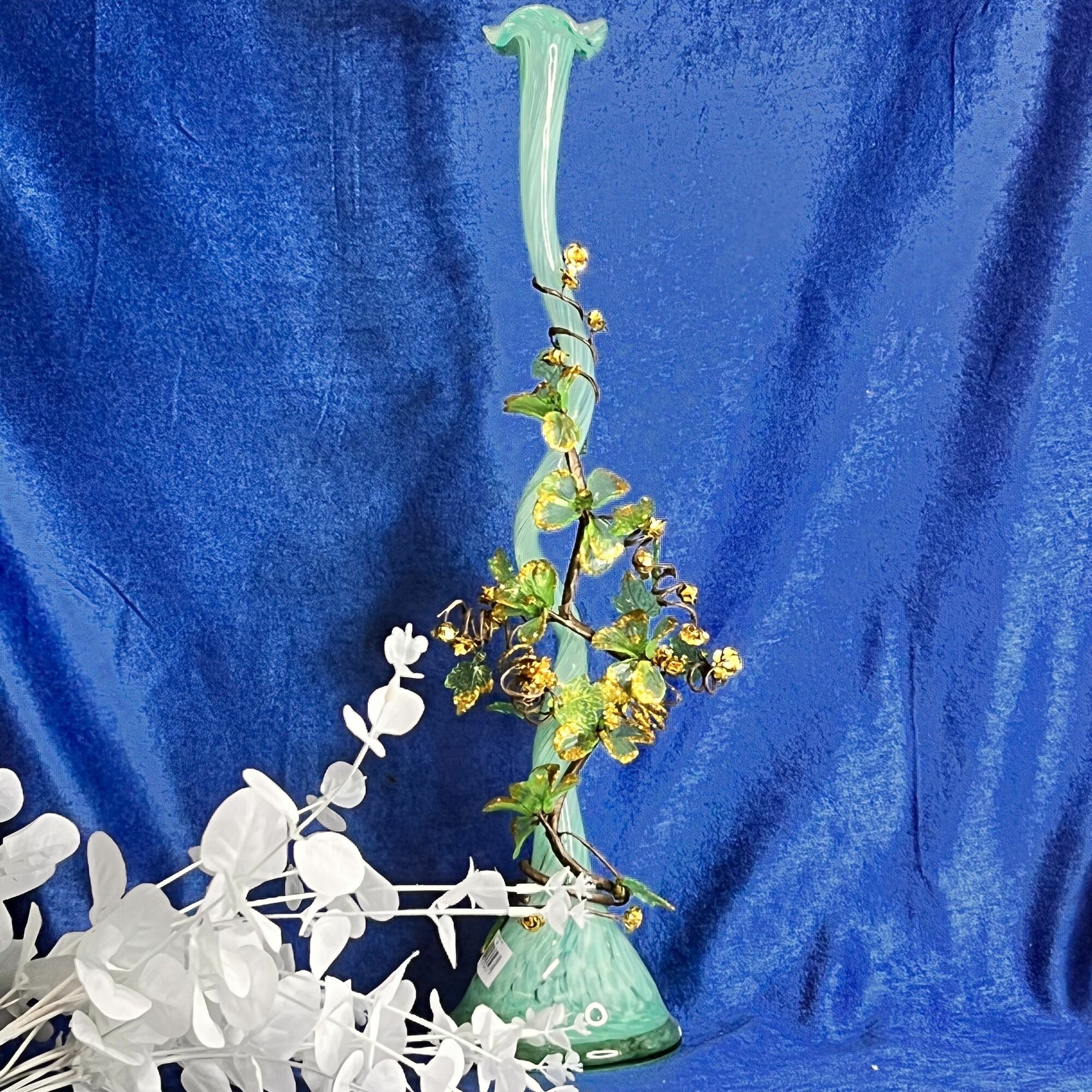 Ваза из цветного стекла витая Зеленая с стеклярусом