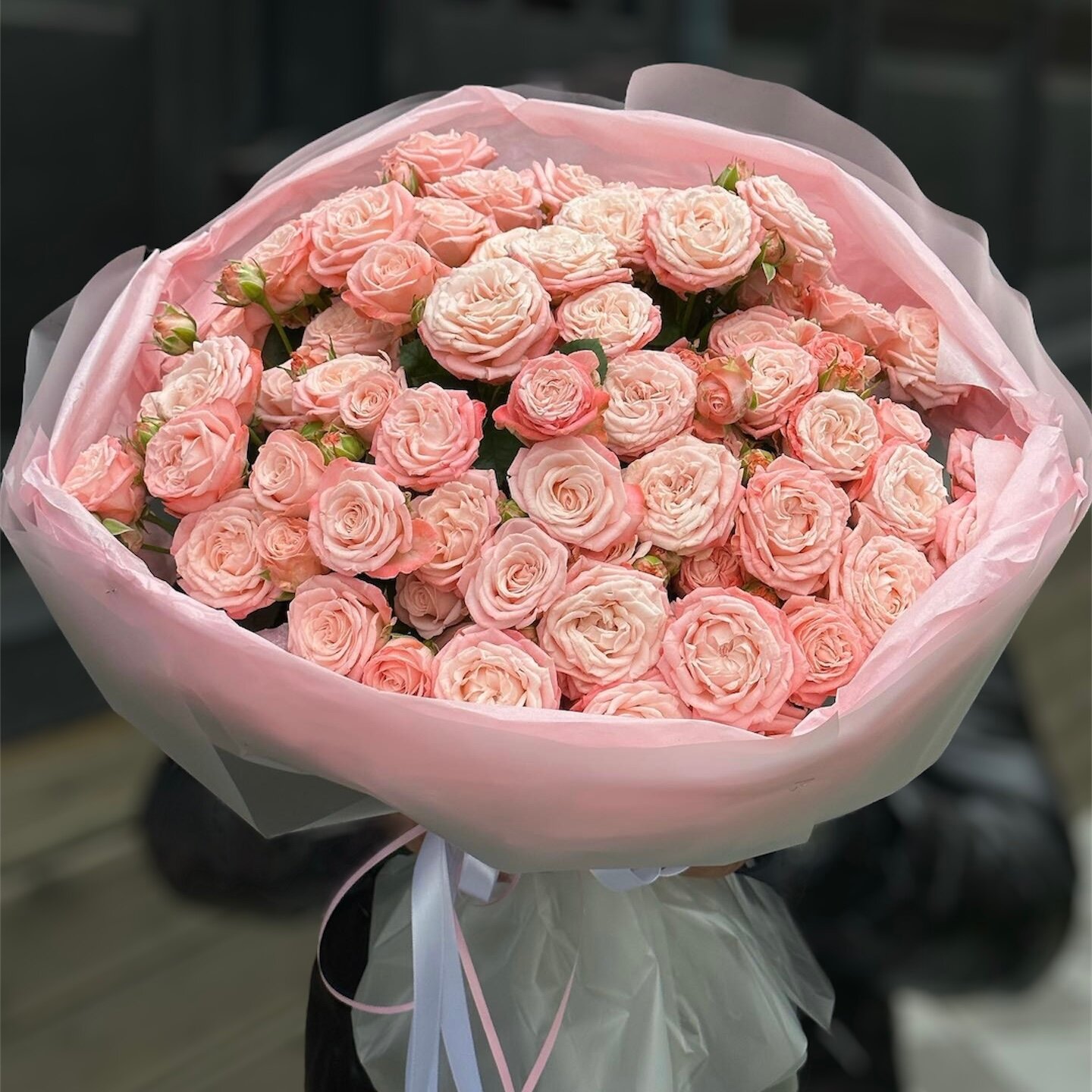 Букет из розовых кустовых роз 51 шт, красивый букет цветов, шикарный, премиум цветы, премиум букет