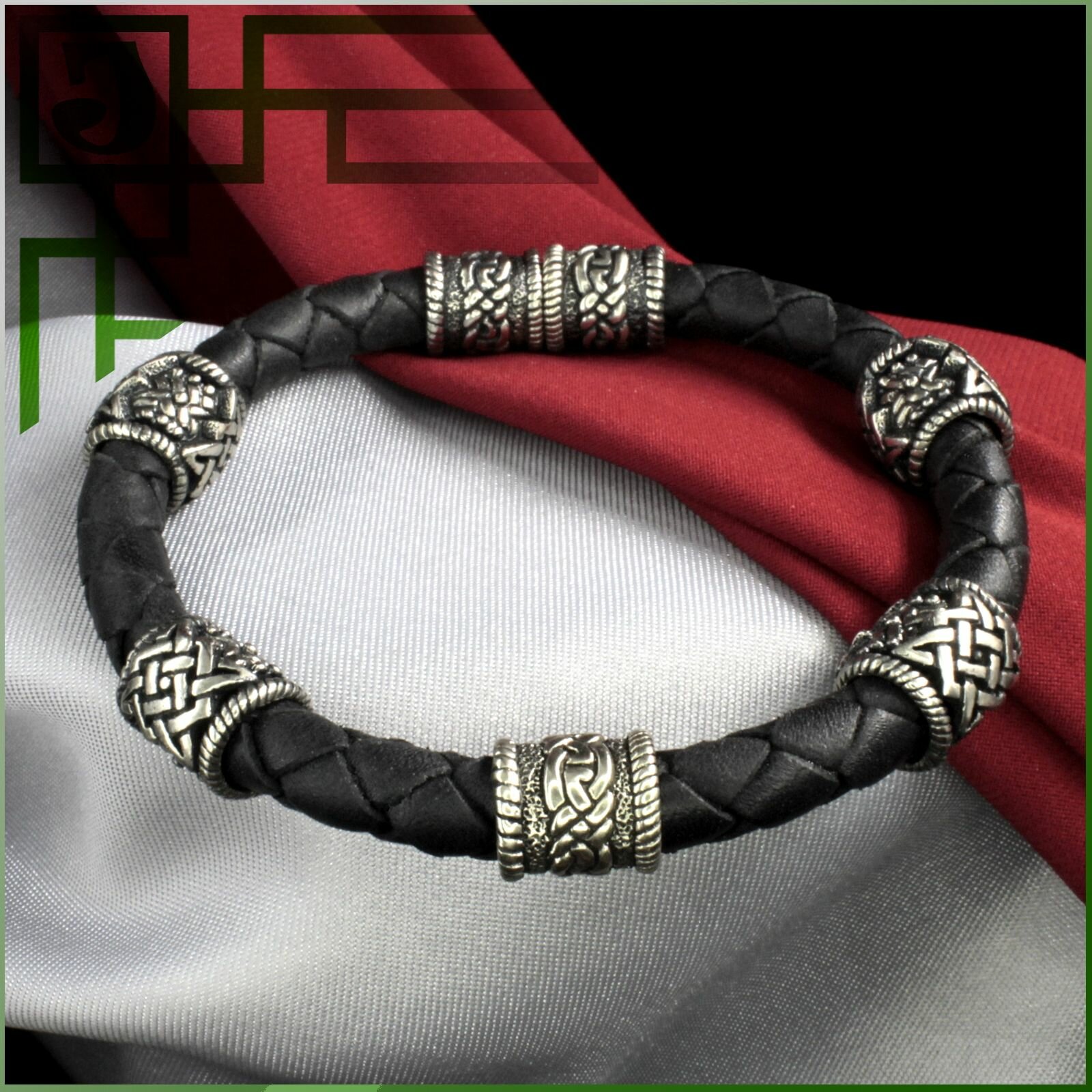 Плетеный браслет