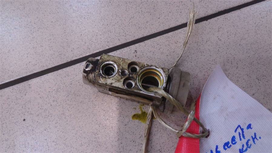 Клапан кондиционера от Opel Astra H 2004-2014