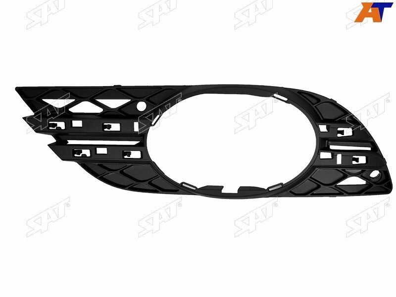 . SAT Оправа ПТФ для MERCEDES W211 06-09 правая AVANTGARDE