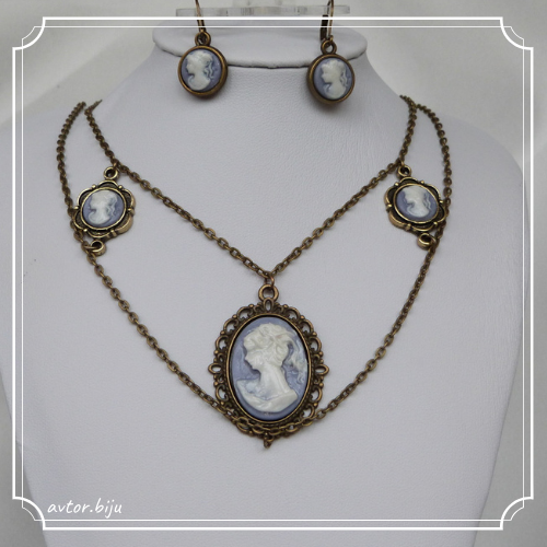Комплект бижутерии: серьги, колье, камея