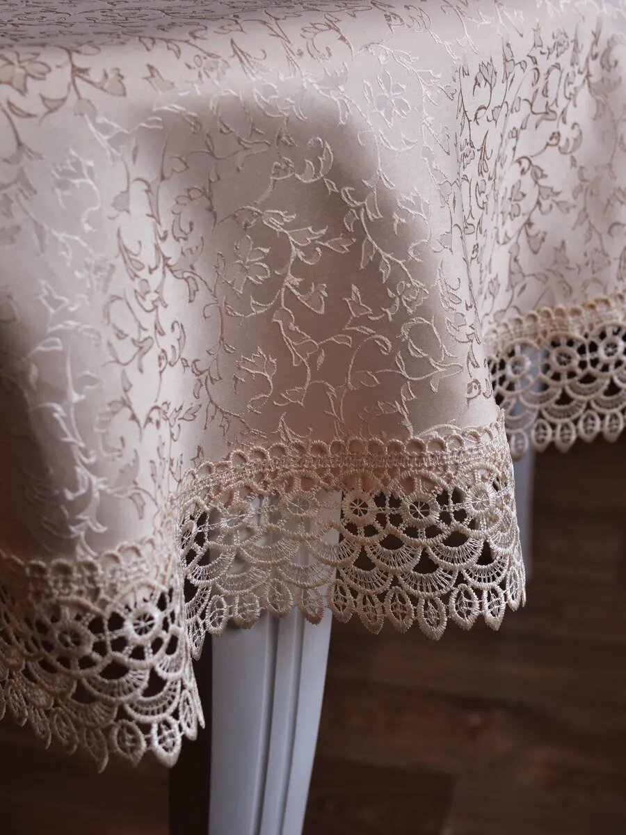 Скатерть на стол с кружевом 150х220