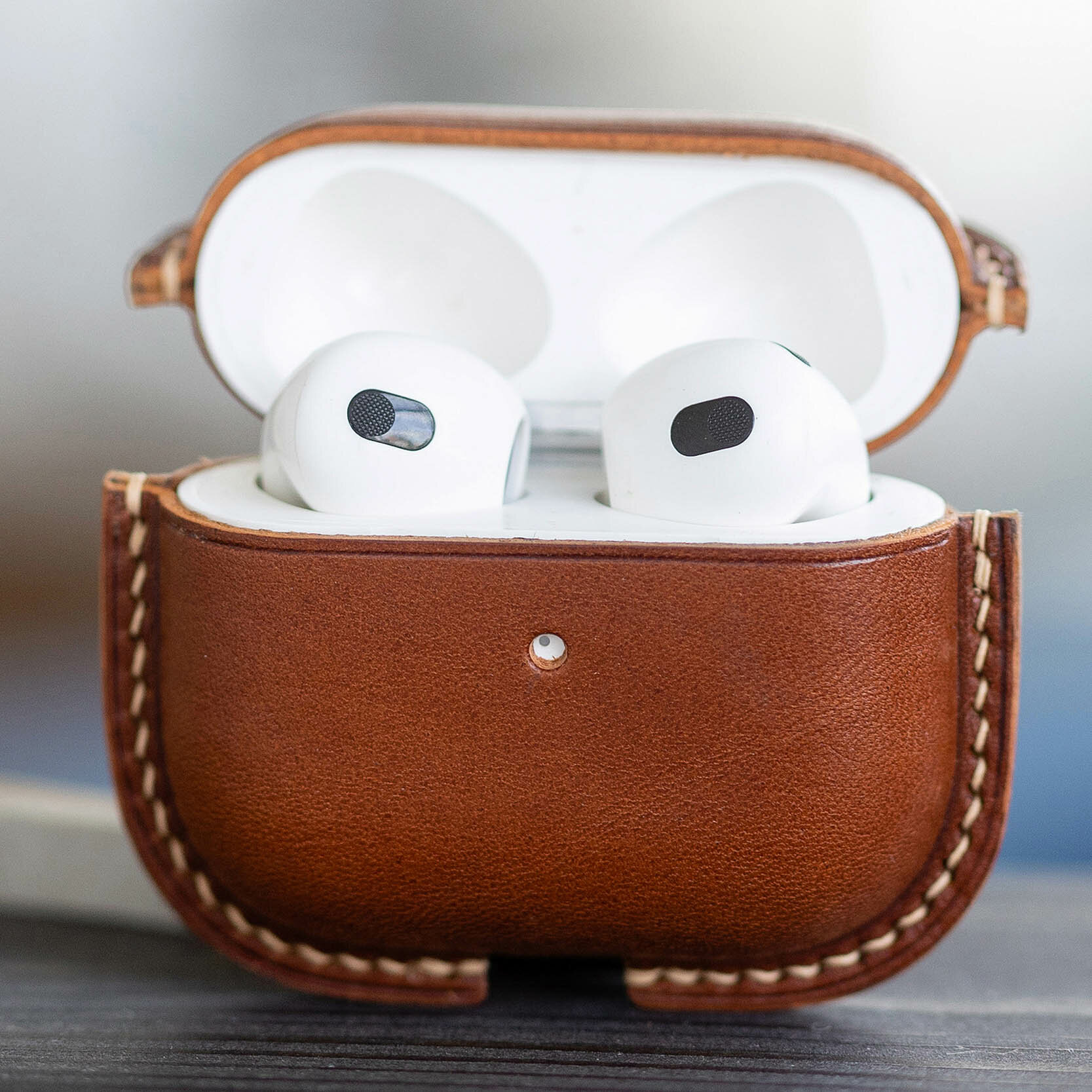 Чехол для AirPods 3 DEiSTER Handcrafted, натуральная кожа, с окном, коньячный