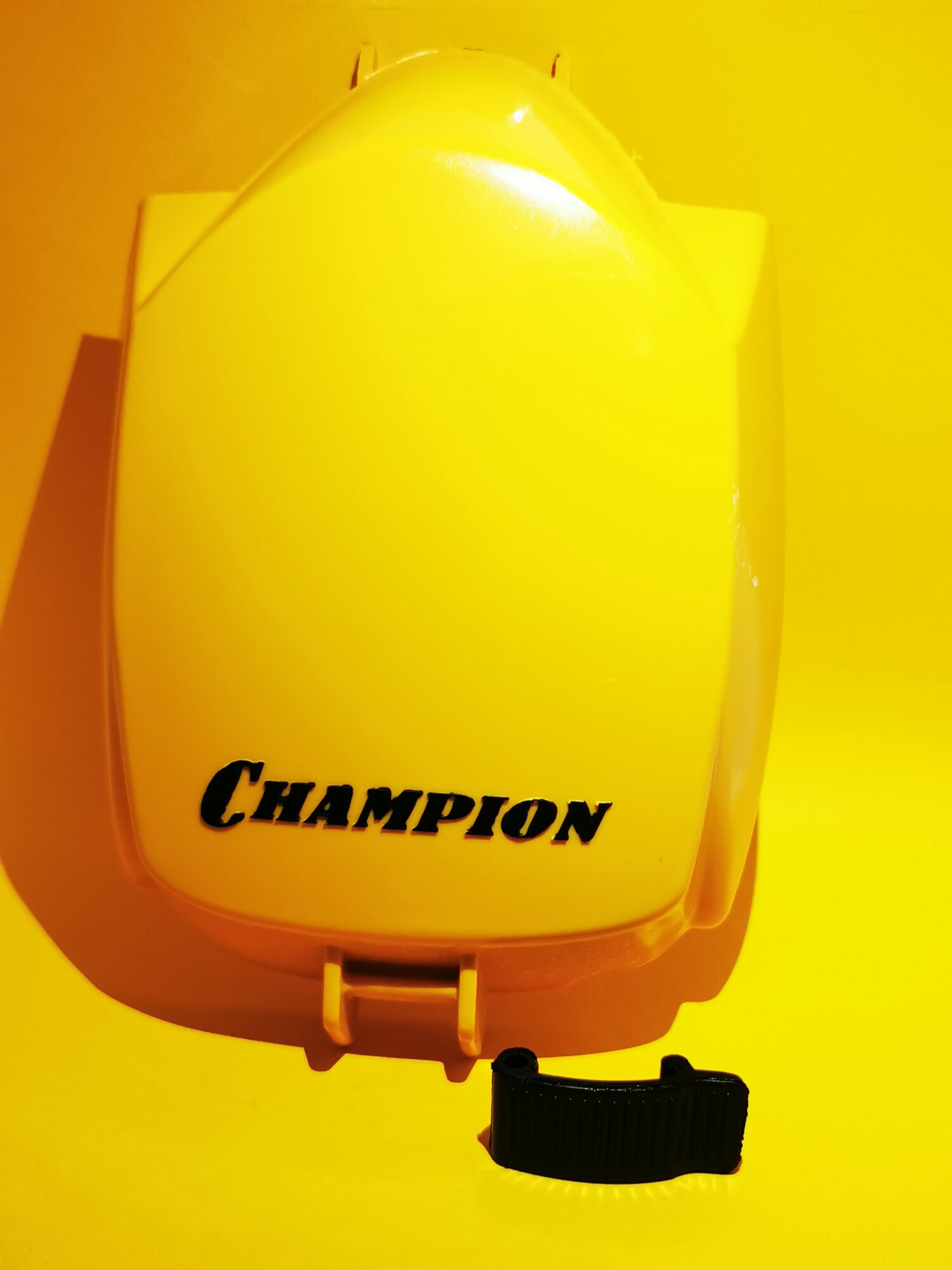 Крышка воздушного фильтра бензопил Champion 237, 241 (с защелкой) YD380016-16301