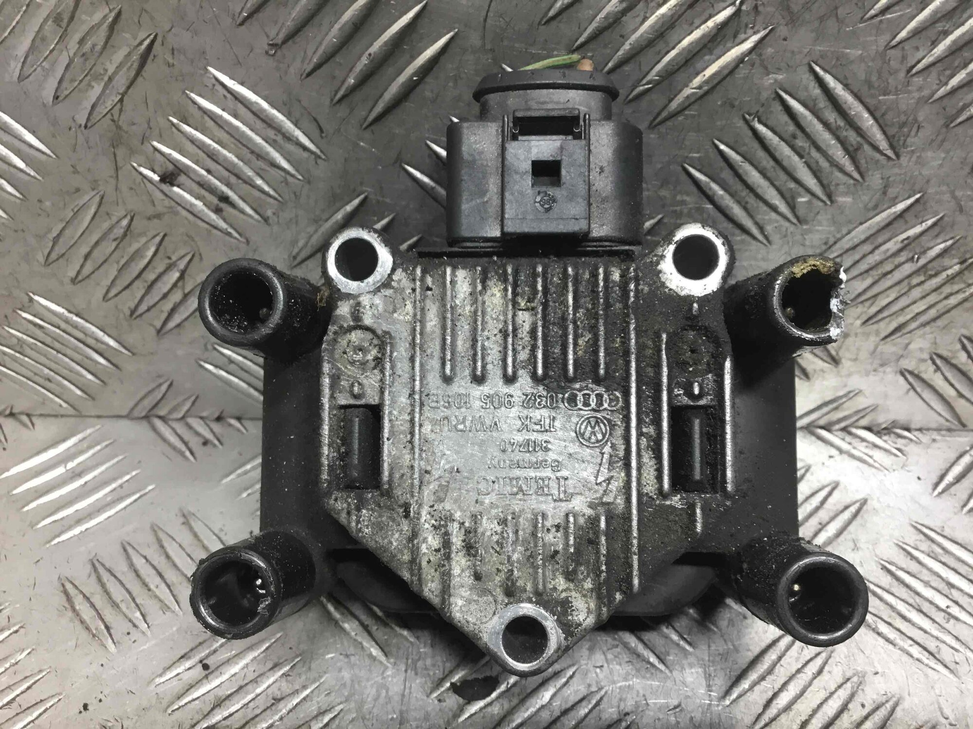 Б/У Катушка зажигания Volkswagen Golf 4 поколение (1997-2004) 2000 г.