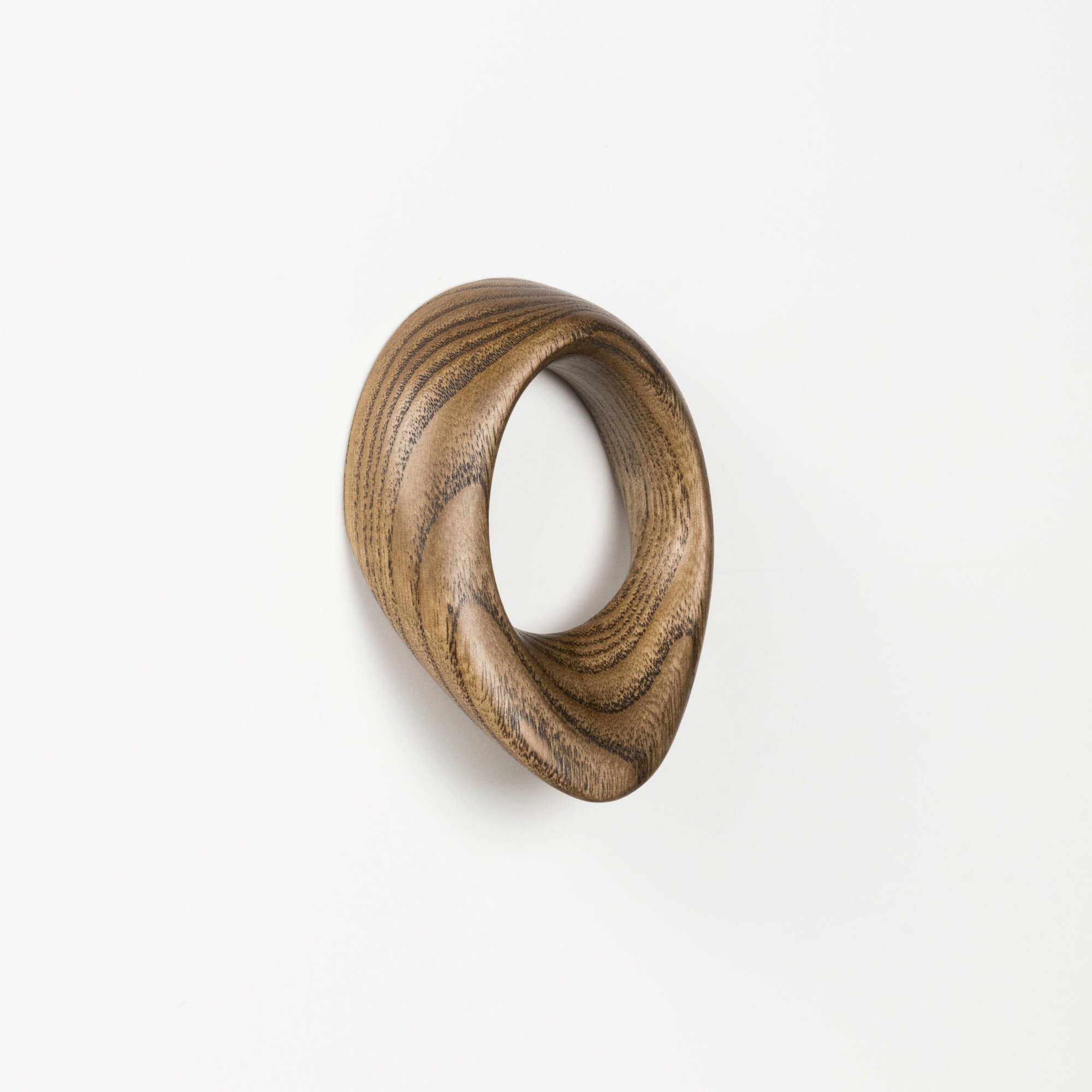 Ручка мебельная, деревянная, м/о 32 мм, модель: "Atoll" 1 шт.