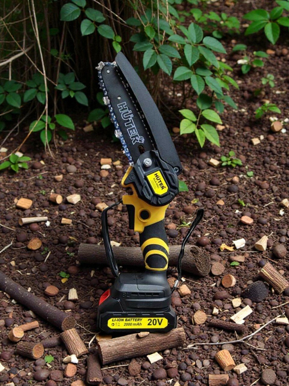 Аккумуляторная цепная пила Huter ELS-20Li 2.7 л. с, 15 см, 36 звеньев, 20 В