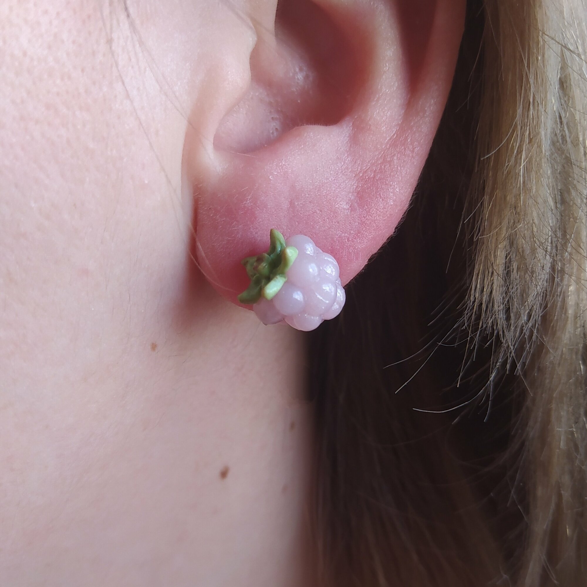 Серьги пусеты Tiny Petal, полимерная глина