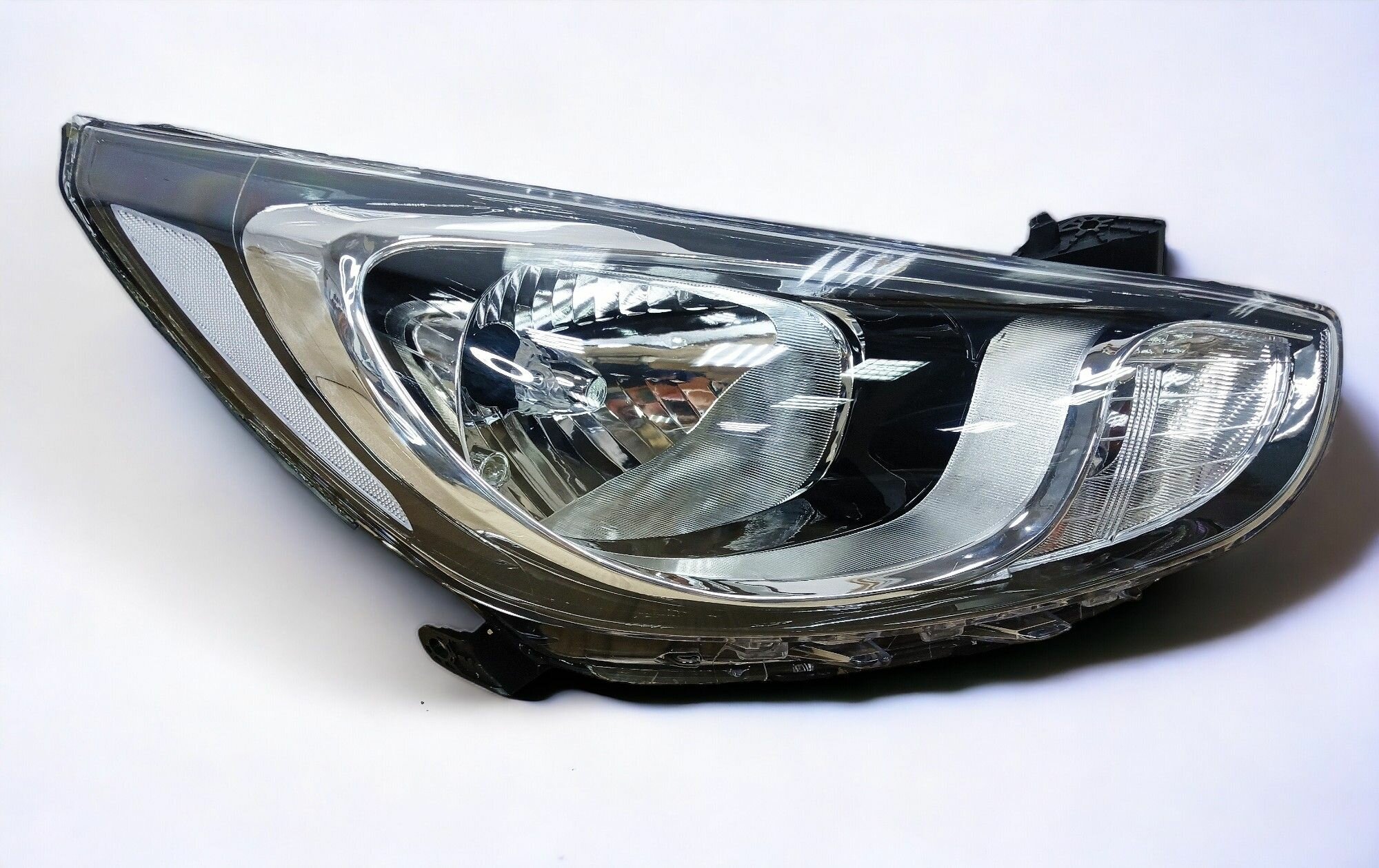 Фара правая Хендай Солярис 1 Hyundai Solaris 1 (2010-2014) под электро корректор