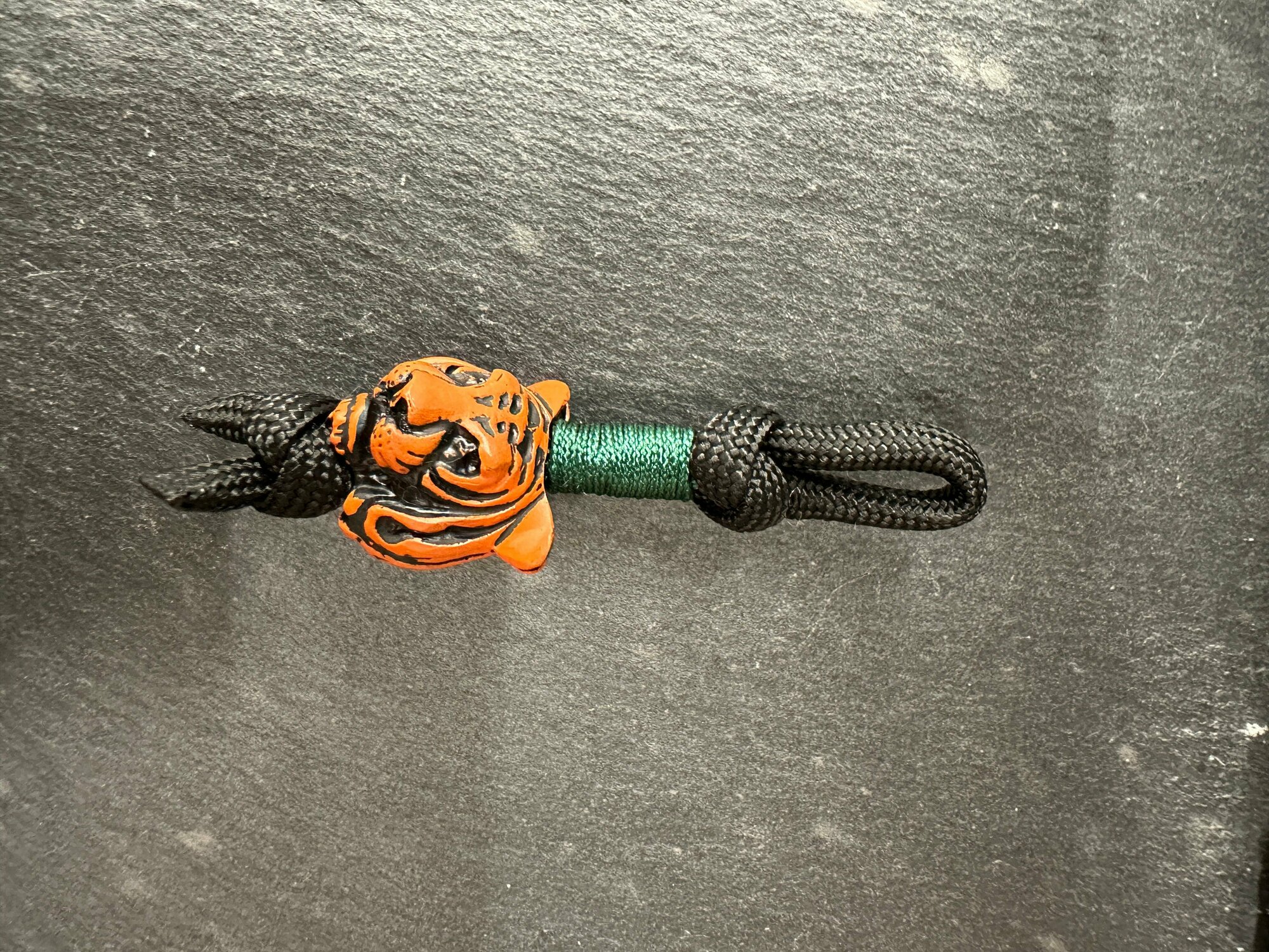 Темляк с латунной бусиной Тигр (окрас)