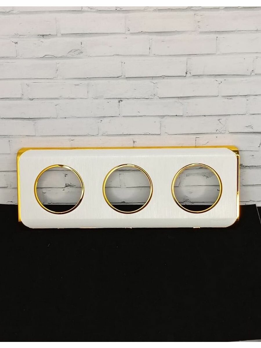 Рамка для розеток и выключателей тройная 229