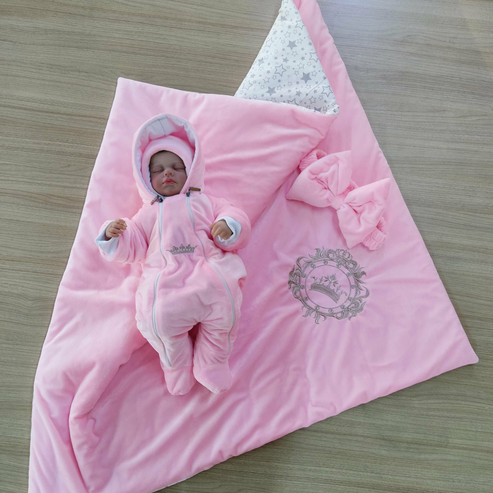 Комплект на выписку "Шалуны" розовый с вышивкой