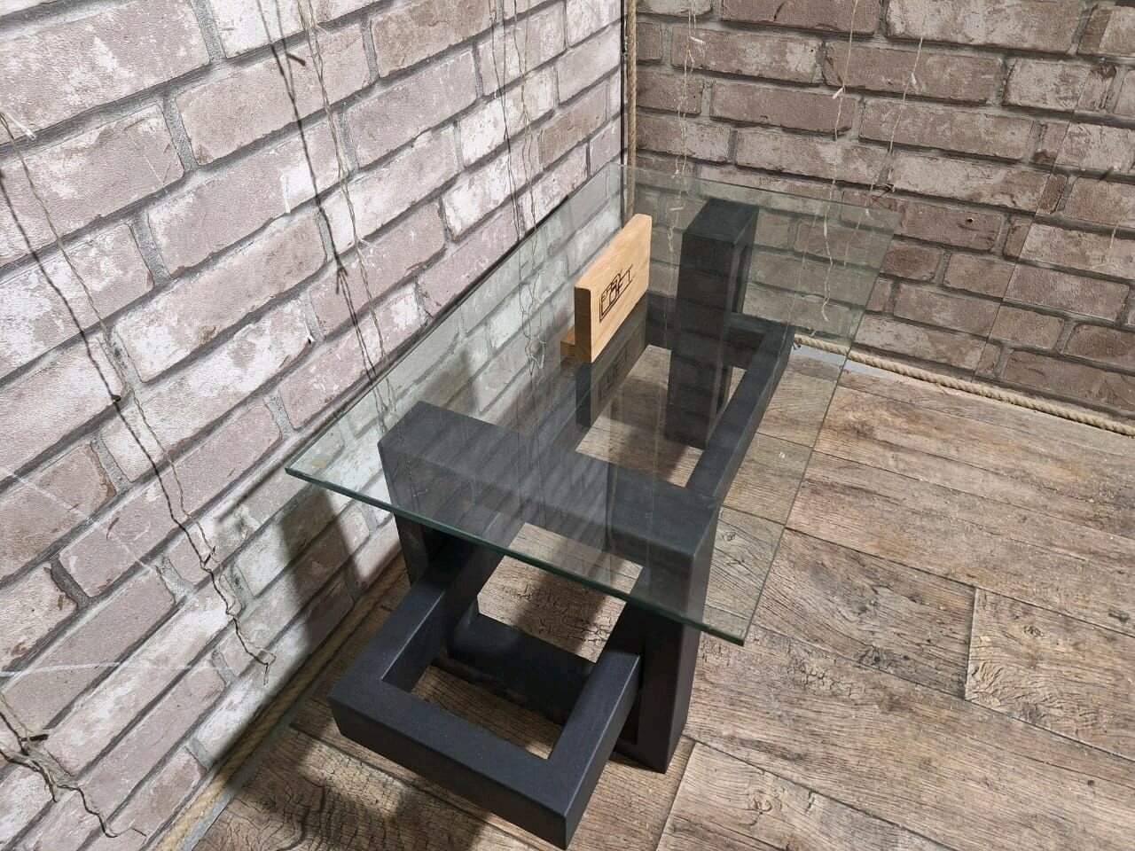 Журнальный стол "EasyLOFT" в стиле лофт, для гостиной, со стеклом, 80х40х42 см.