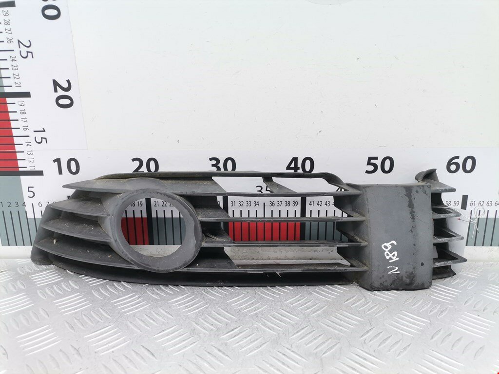 Решетка (заглушка) в бампер левая Volkswagen Passat 5 GP 3B0853665H арт. 1930487