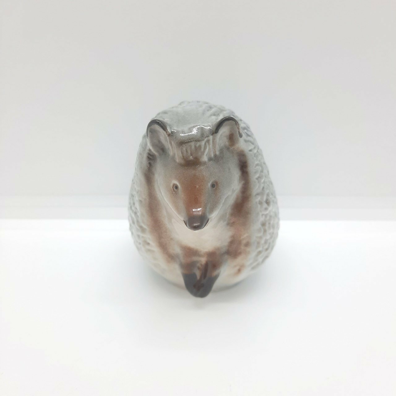 Статуэтка "Ёжик", скульптор В. А. Карзов, фарфор, роспись, аэрография