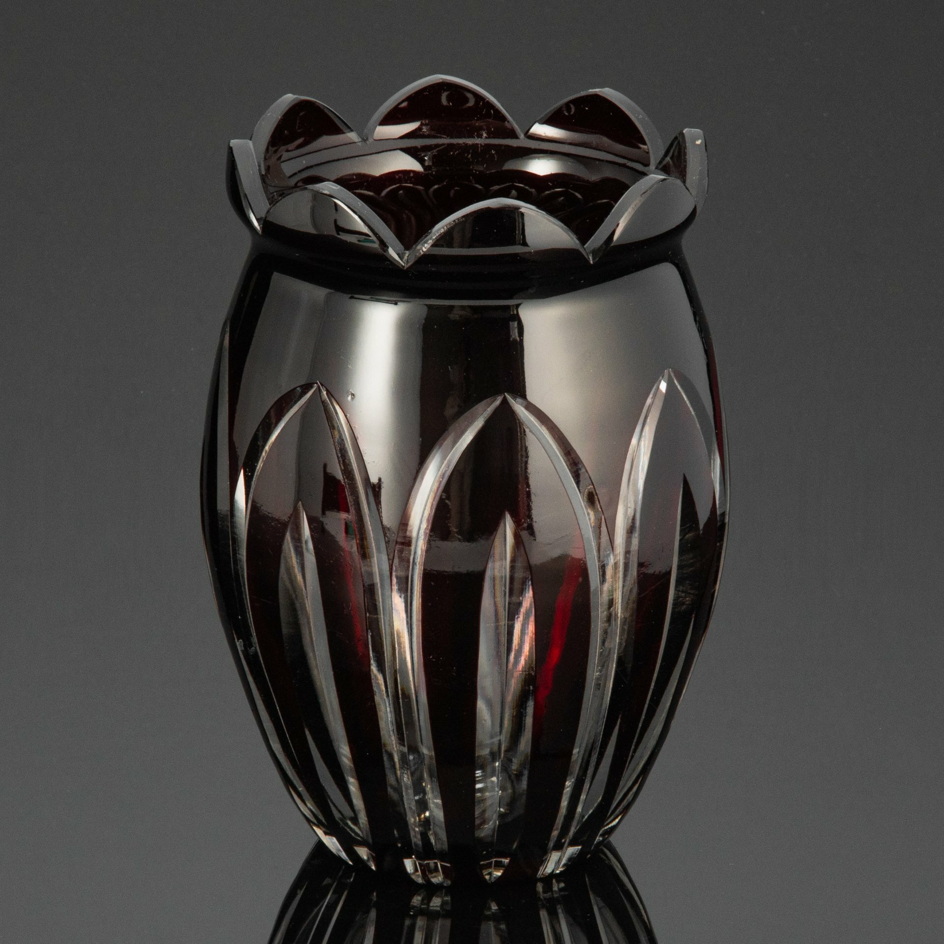 Ваза для цветов "Тюльпан", автор Е. С. Шувалов, стекло, алмазная грань