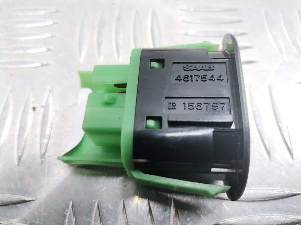 Кнопка открытия лючка бензобака Saab 9-5 (1) 4617544 арт. 1645004