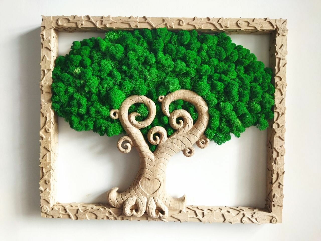 Панно из дуба и мха "Древо Любви"