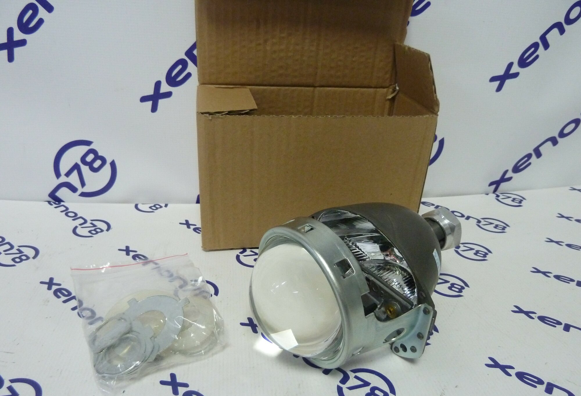 Биксеноновая, универсальная линза Koito Q5 (реплика) 3.0"- под лампу DH1 21 mm и съемную бленду (маску) - 1 шт.