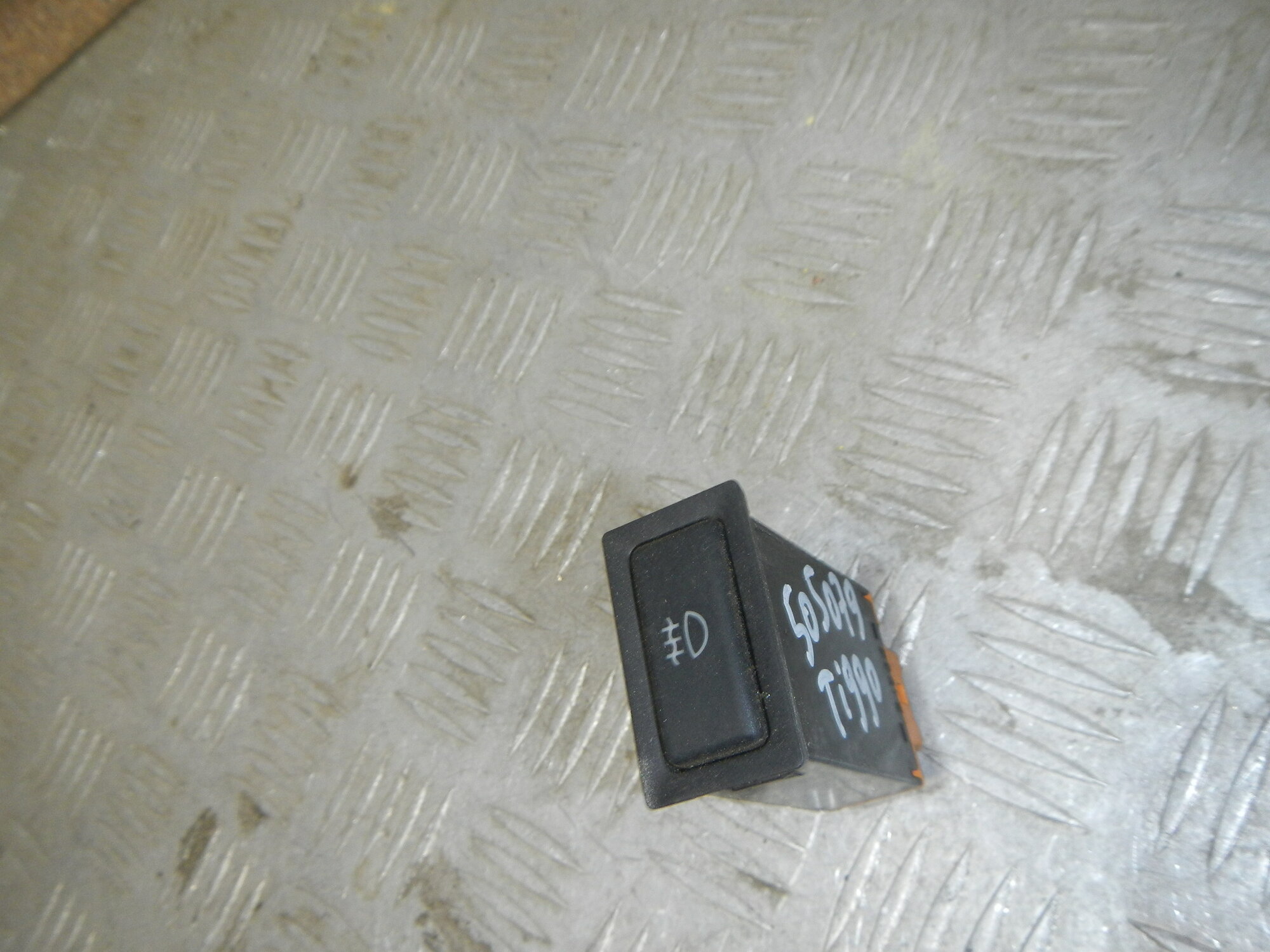 Б/У Кнопка противотуманки, Chery (Чери)-TIGGO (T11) (05-16) Chery TIGGO (T11) (05-16) задних Без видимых повреждений. 505...