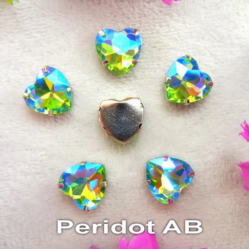 Изумрудные кристаллы сердечки 8 мм Peridot AB, 50шт