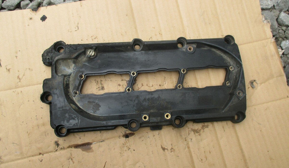 Крышка двигателя Q7 (4L) Audi 059103470R