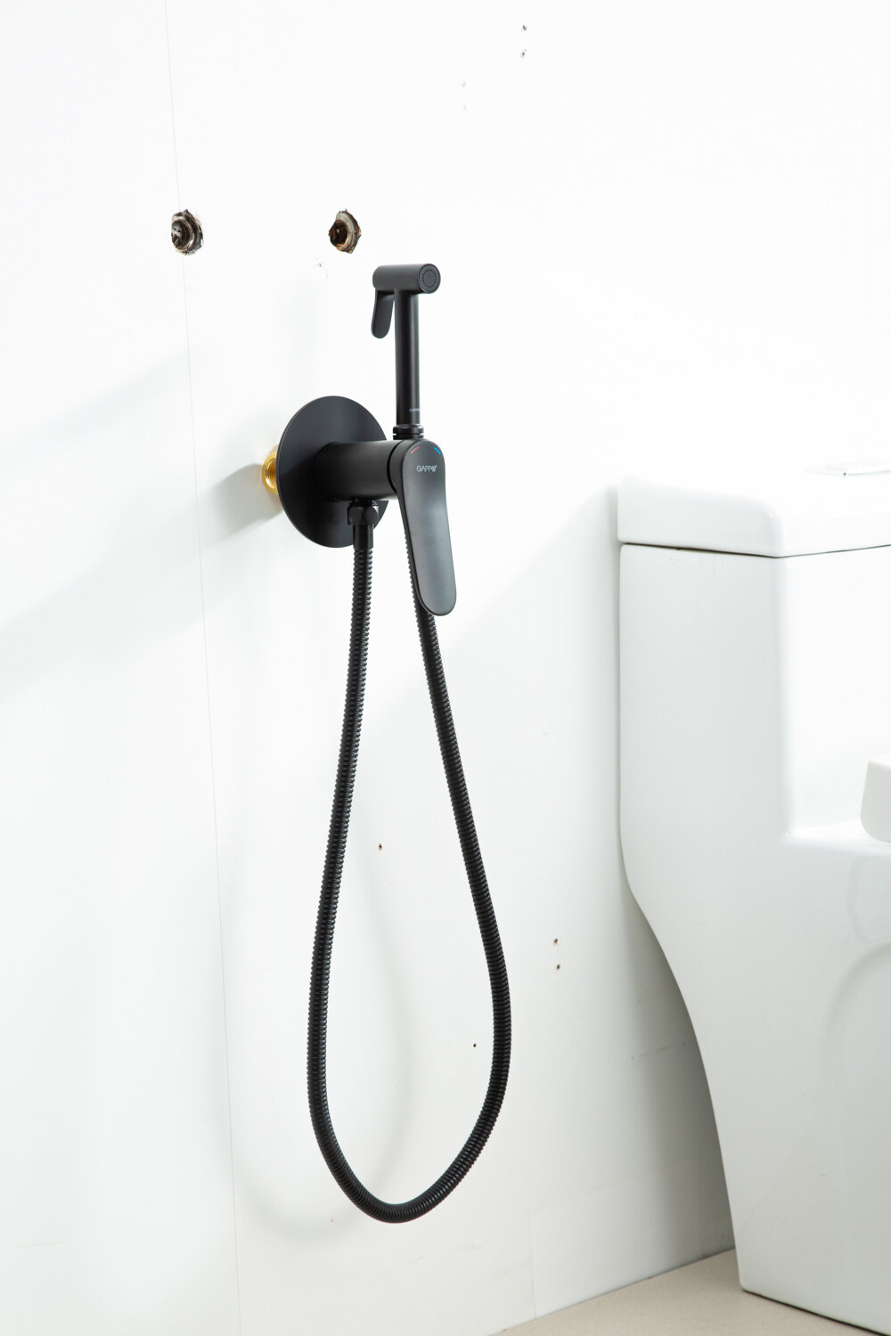 Встраиваемый смеситель с гигиеническим душем Gappo G7210-6 латунь, цвет черный