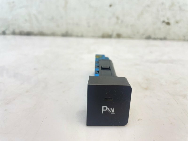 Б/У кнопка парктроника Daewoo Winstorm 2008 KLAC Z20S1 57547 GENERAL MOTORS арт. 96862929