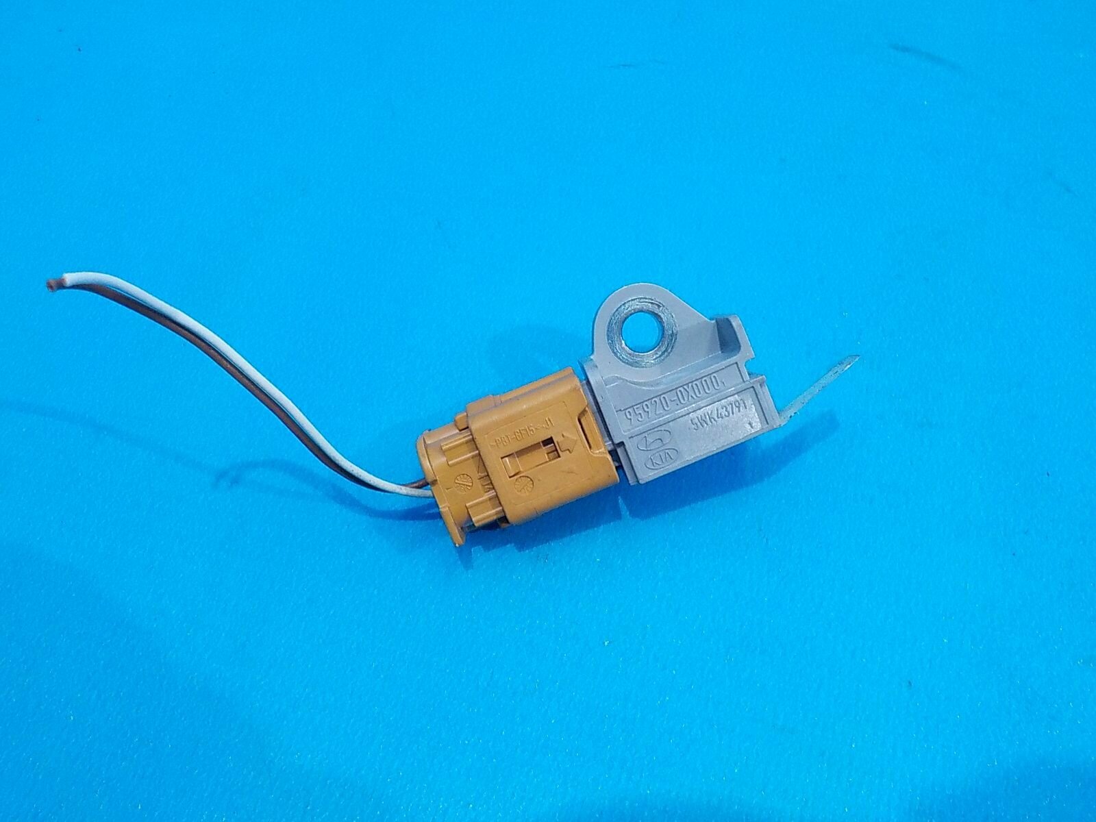 Датчик удара (Air Bag) KIA Soul 1 2009-2014 959200X000 - Б/У