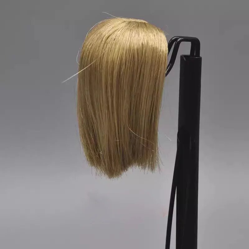 Модель головы солдата 1/6 с золотой челкой