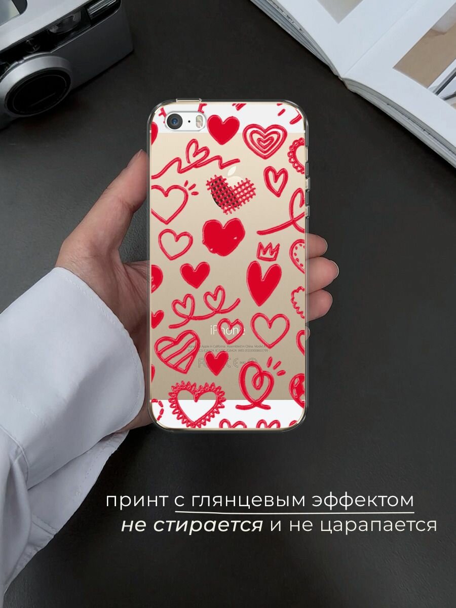 Чехол на Apple iPhone 5/5S/SE / Айфон 5/5S/SE с принтом "Разные сердечки" — фото 1