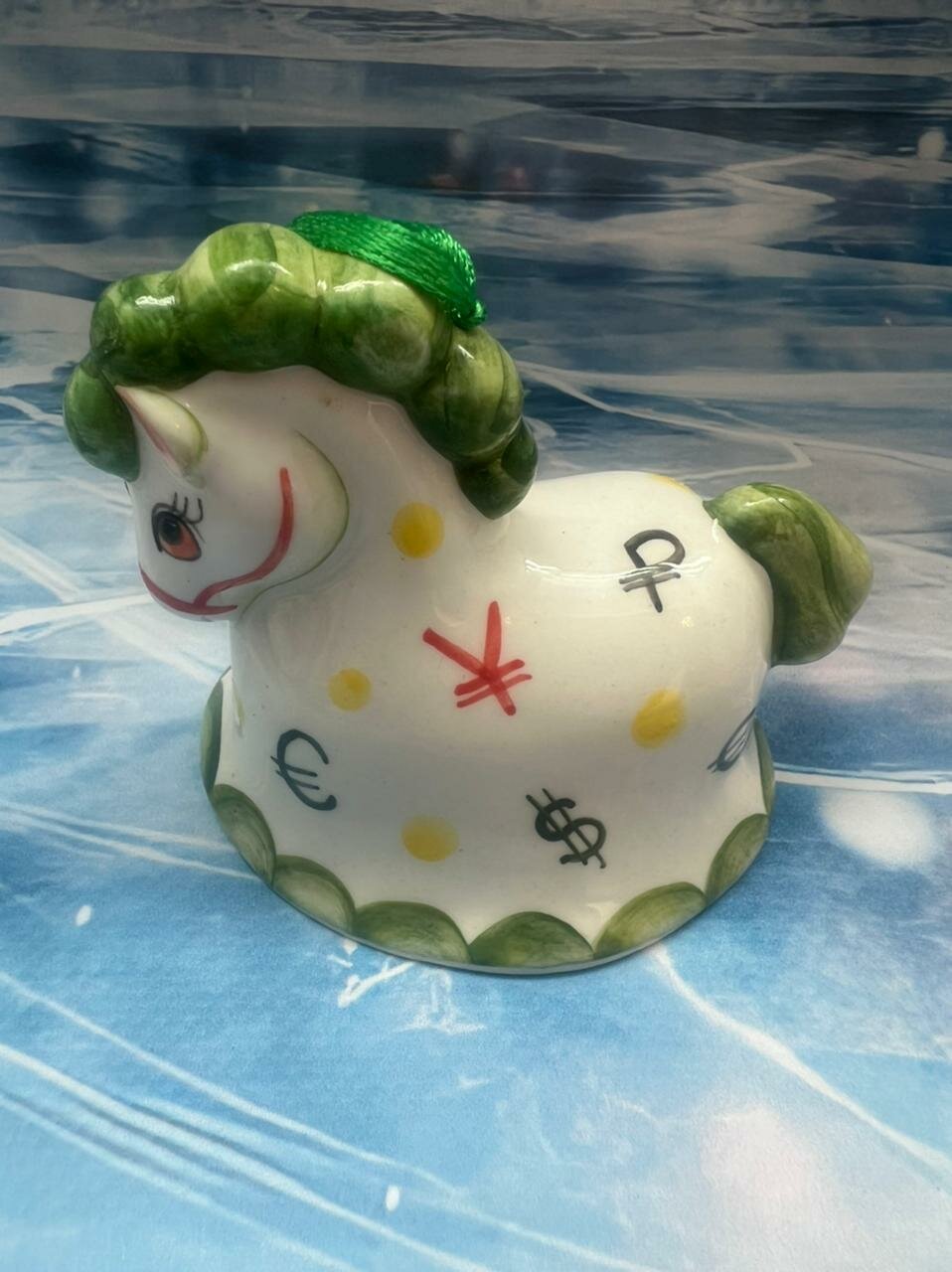 Фарфоровый колокольчик Лошадка деньги, легкая ёлочная игрушка