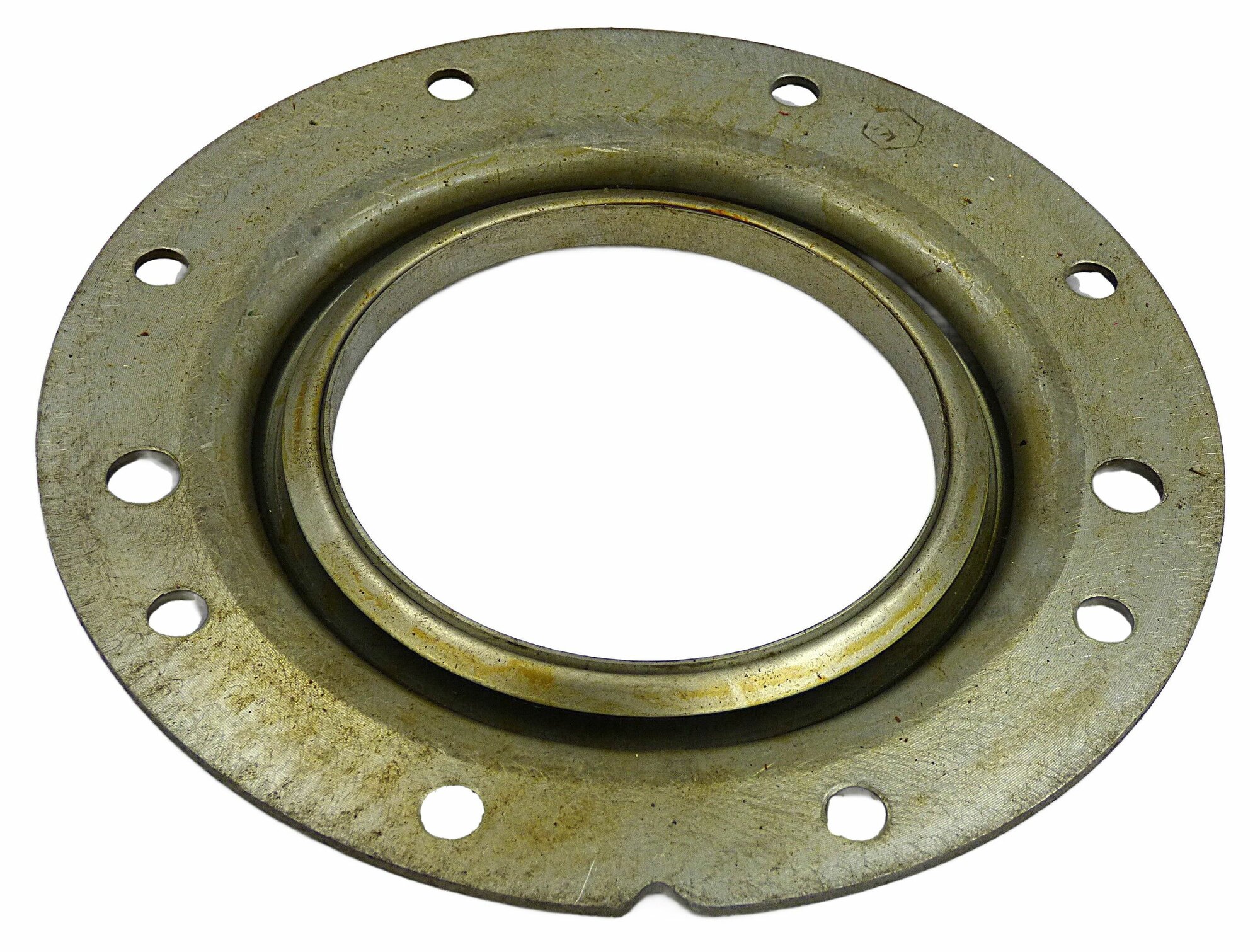 Корпус заднего сальника коленвала 240-1002300, с кольцом, для колесных тракторов и экскаваторов марки МТЗ