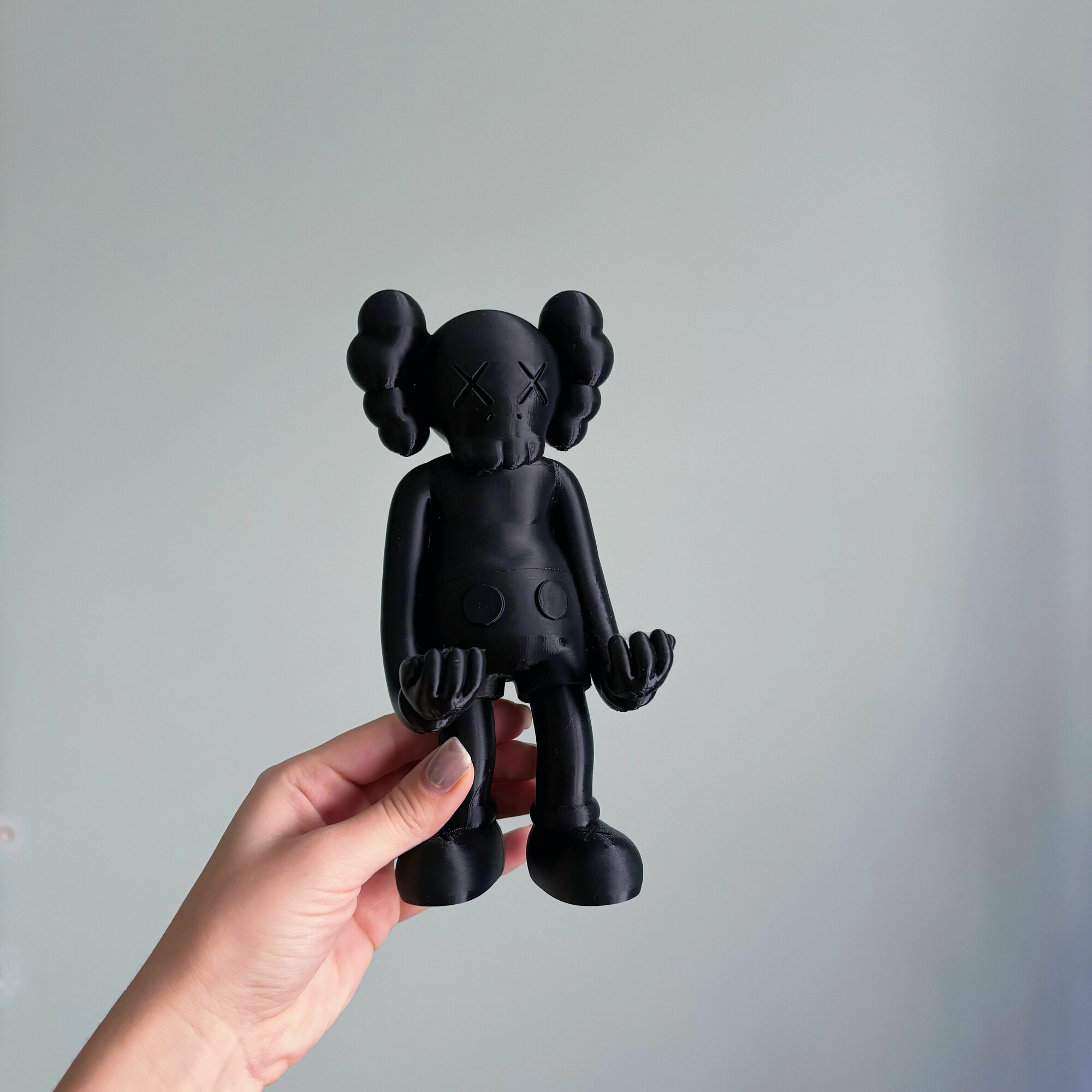 Фигурка-держатель для геймпадов KAWS