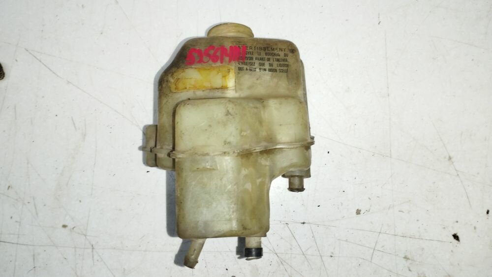 Бачок главного тормозного цилиндра / ABS Passat B3 191698301A