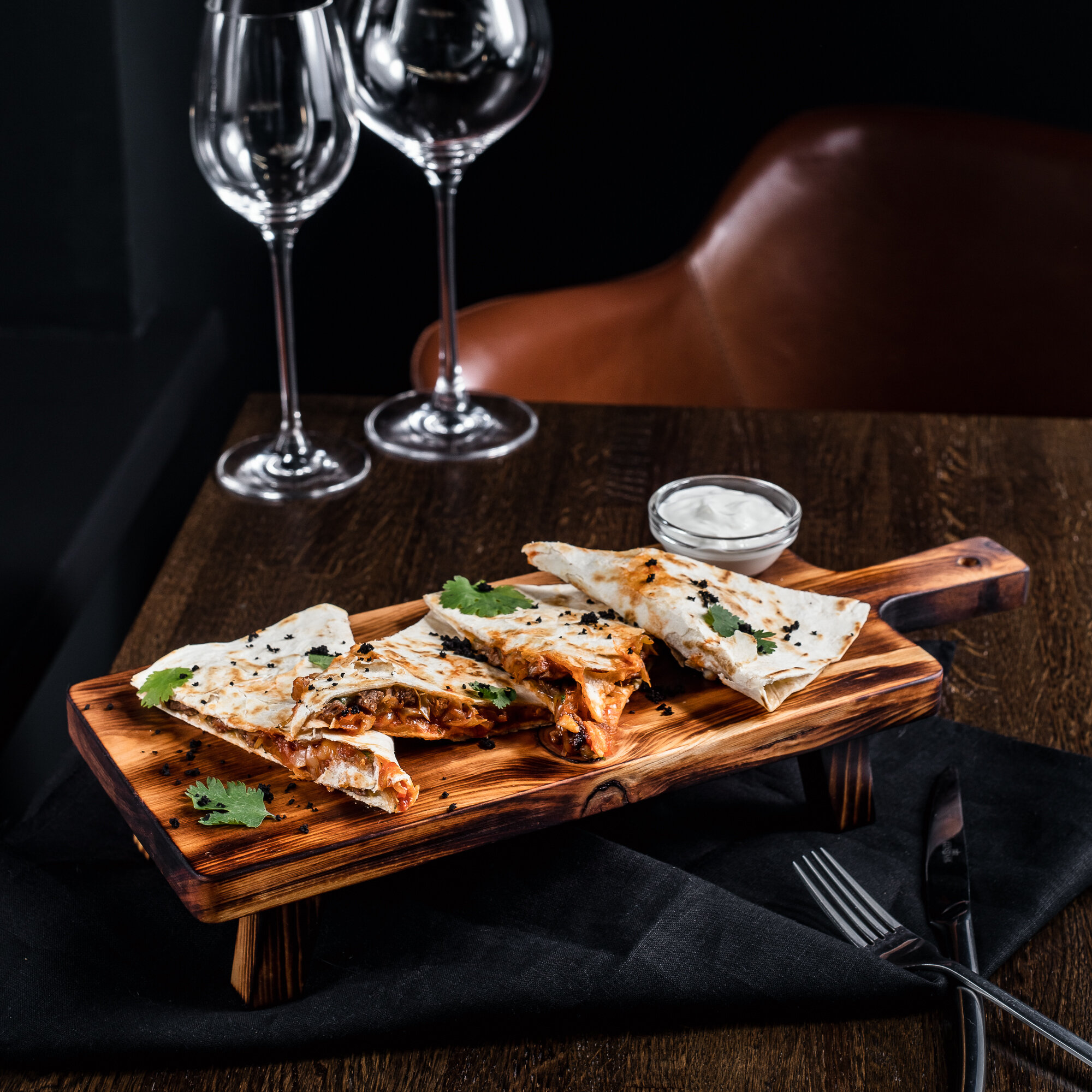 Деревянная сервировочная доска для подачи блюд и закусок из древесины кедра. Art of Siberia. RD11