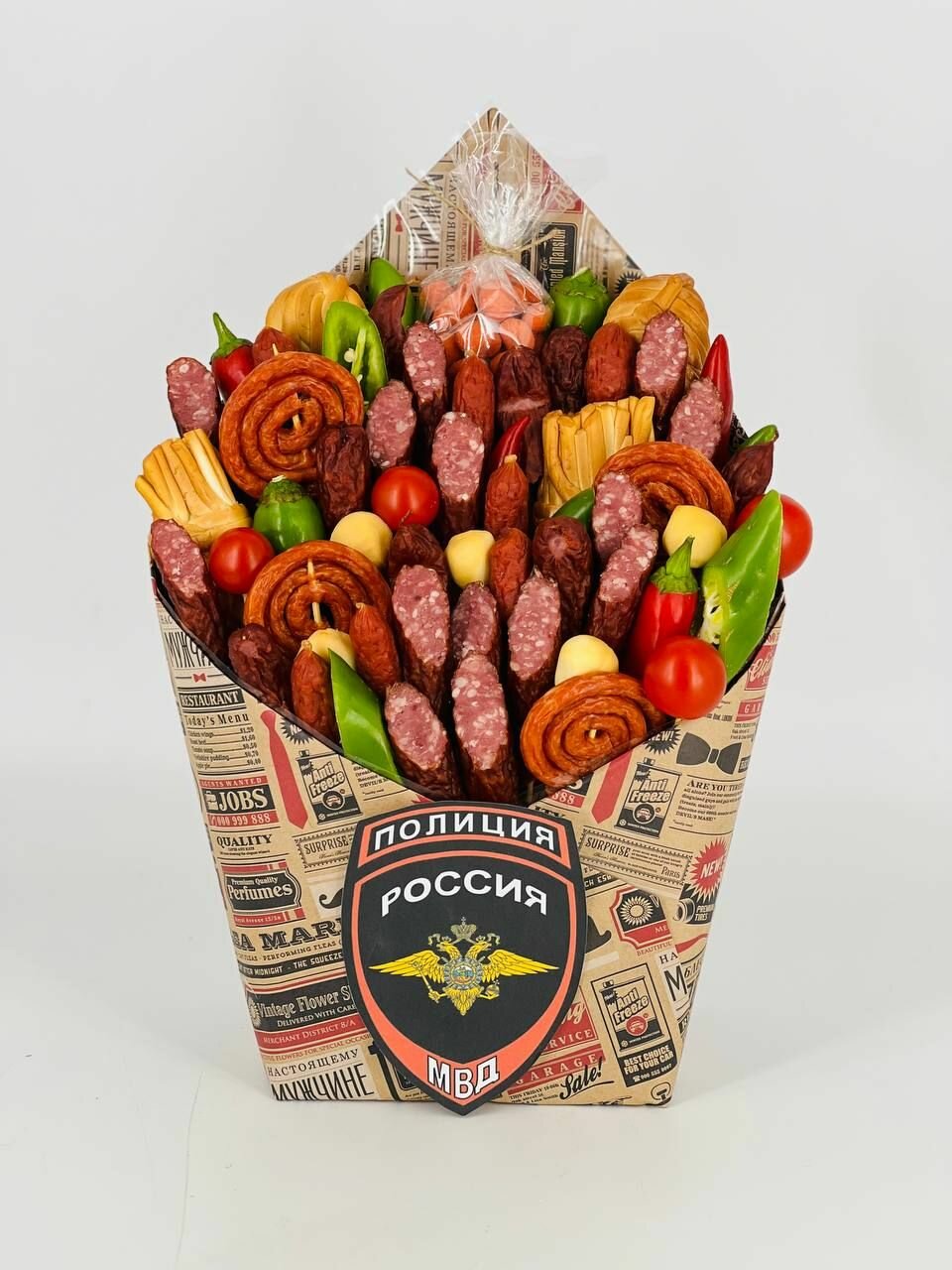 Набор закусок "Мужской букет" ко дню милиции, полиции. Букет колбасный в конверте