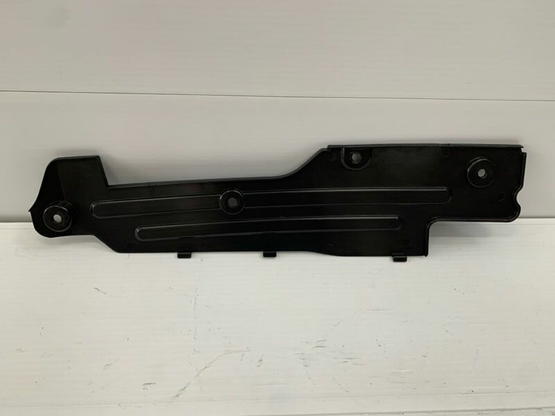 Торцевая накладка фары для VOLVO FH/FM, пластик, левая (вольво)