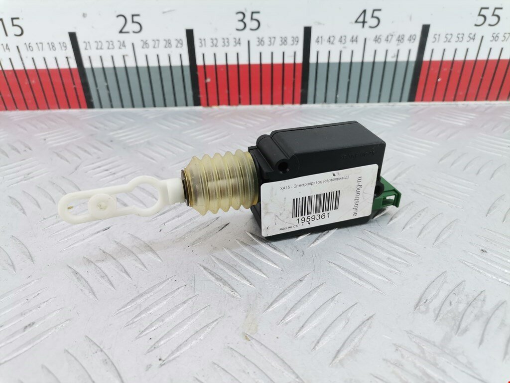 Сервопривод (электропривод моторчик привода) замка крышки багажника Audi A6 C5 4B9962115 арт. 1959361