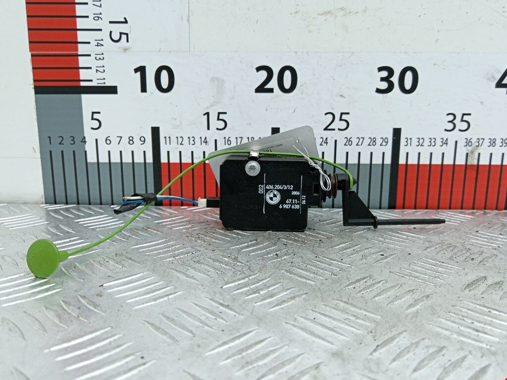 Сервопривод (электропривод моторчик привода) лючка бензобака BMW 7-Series (E65/E66) 67116987638 арт. 1802828