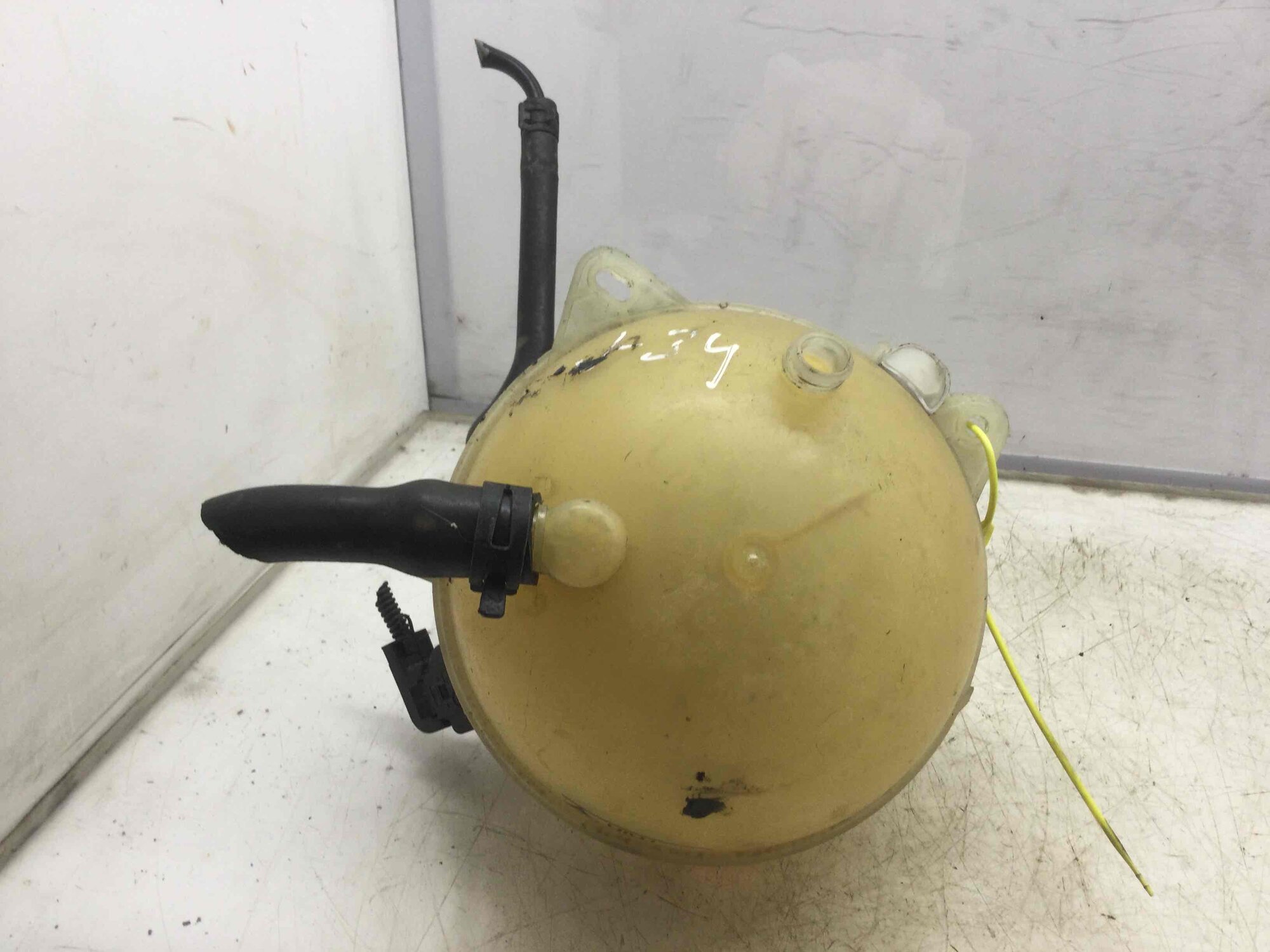 Б/У Бачок расширительный Audi A3 8L (1996-2000) 1998 г.