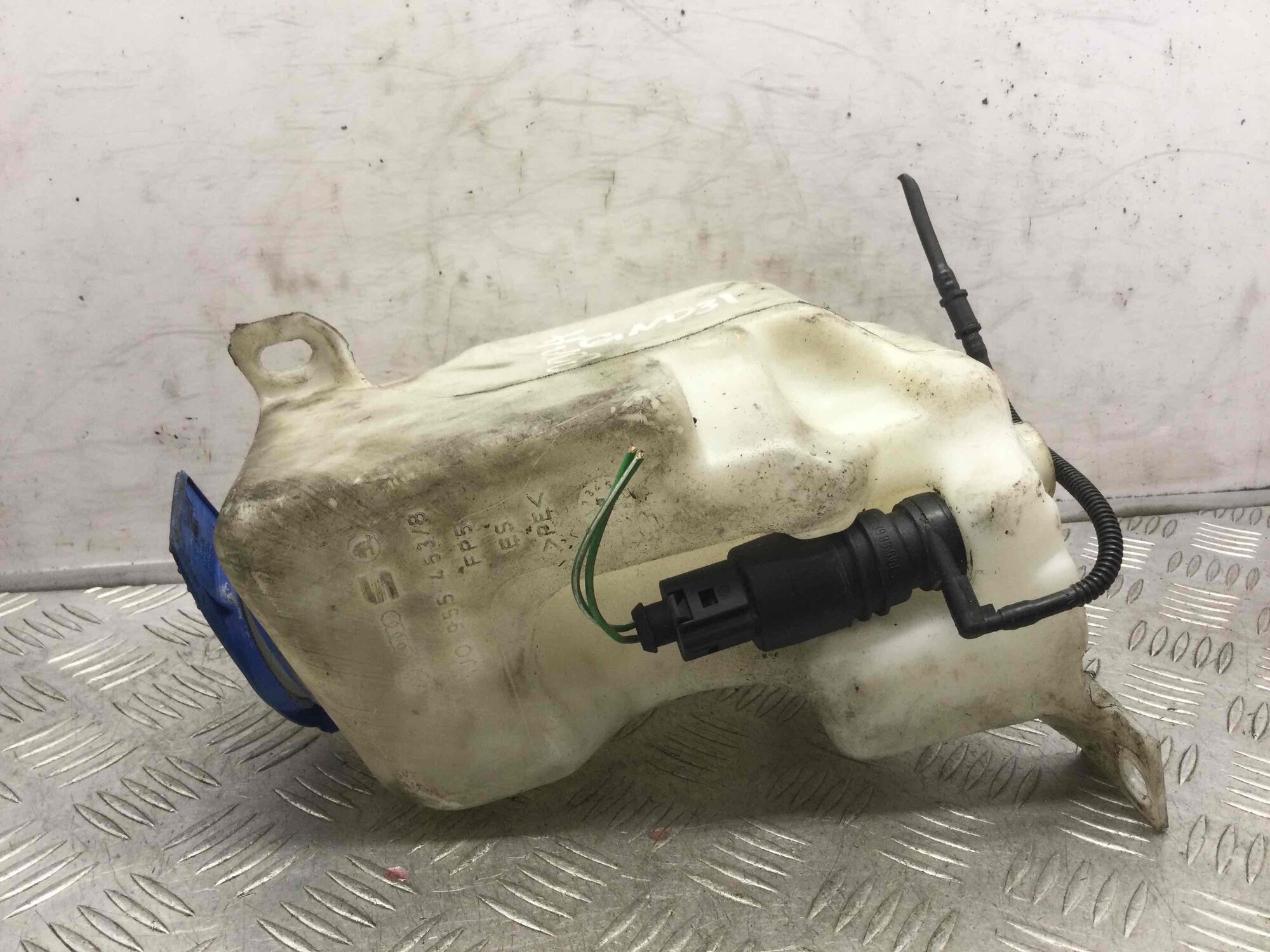 Б/У Бачок омывателя Volkswagen Bora Bora (1J) 1998 - 2005 1999 г.