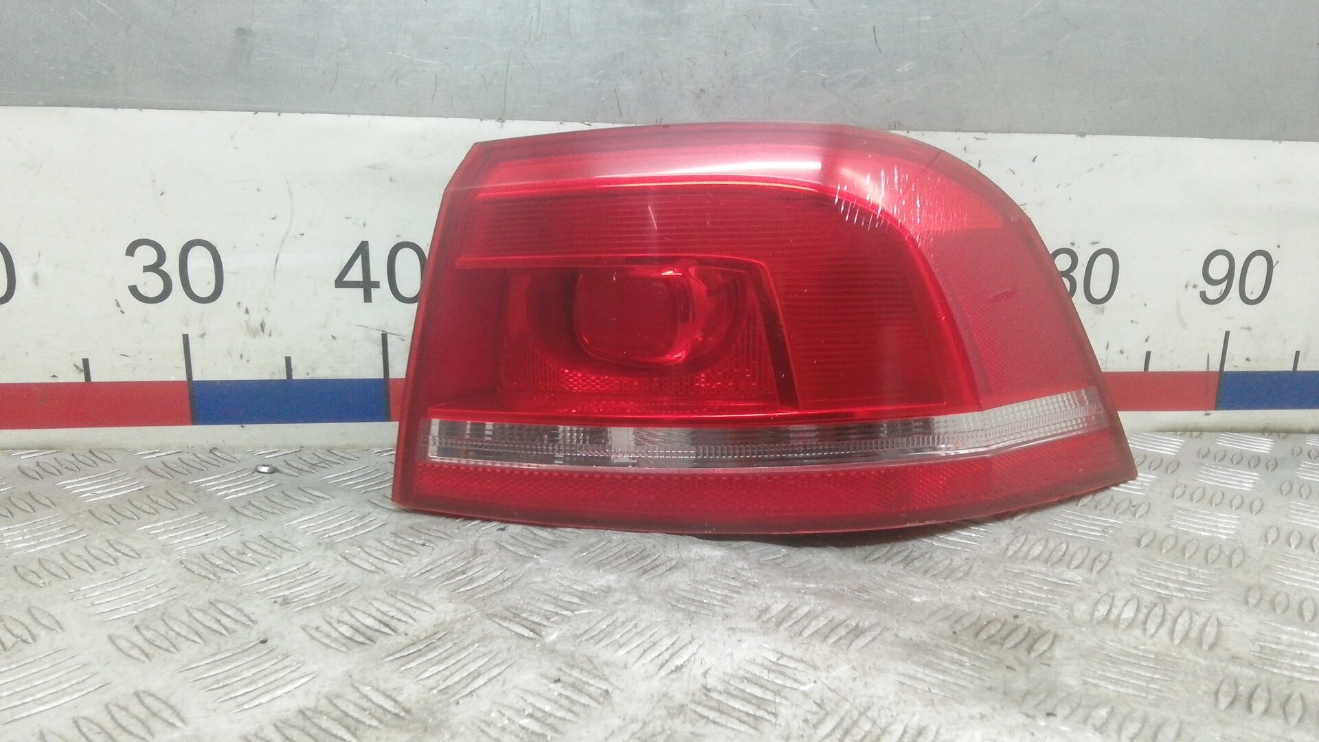 Фонарь задний правый VOLKSWAGEN PASSAT B7, Номер 3AF945096E