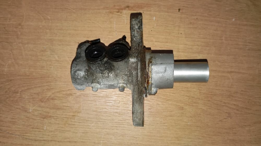 Главный тормозной цилиндр Opel Corsa D 204Y21766