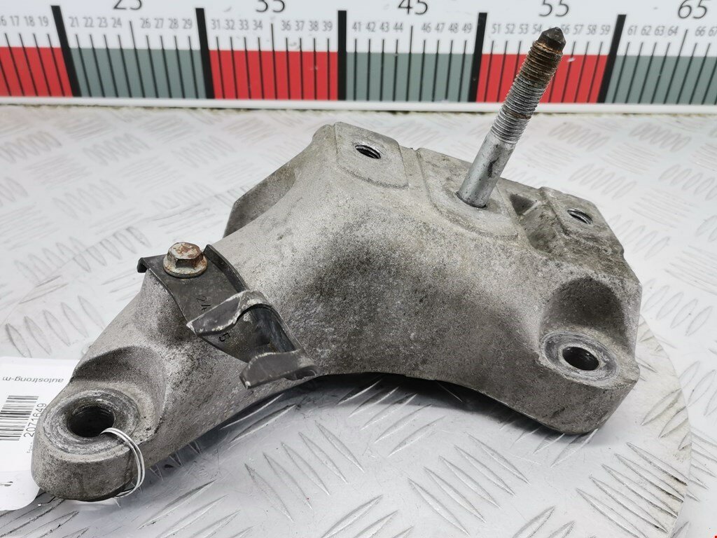 Кронштейн (крепление лапа траверса) кпп Ford Galaxy 1 7M3399135A арт. 2071649