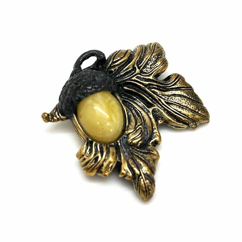 Брошь, янтарь