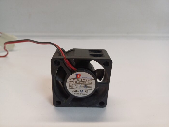 Вентилятор 40x40x20 DC 12V 0.08A Thermal Control DF0402012SELN Molex